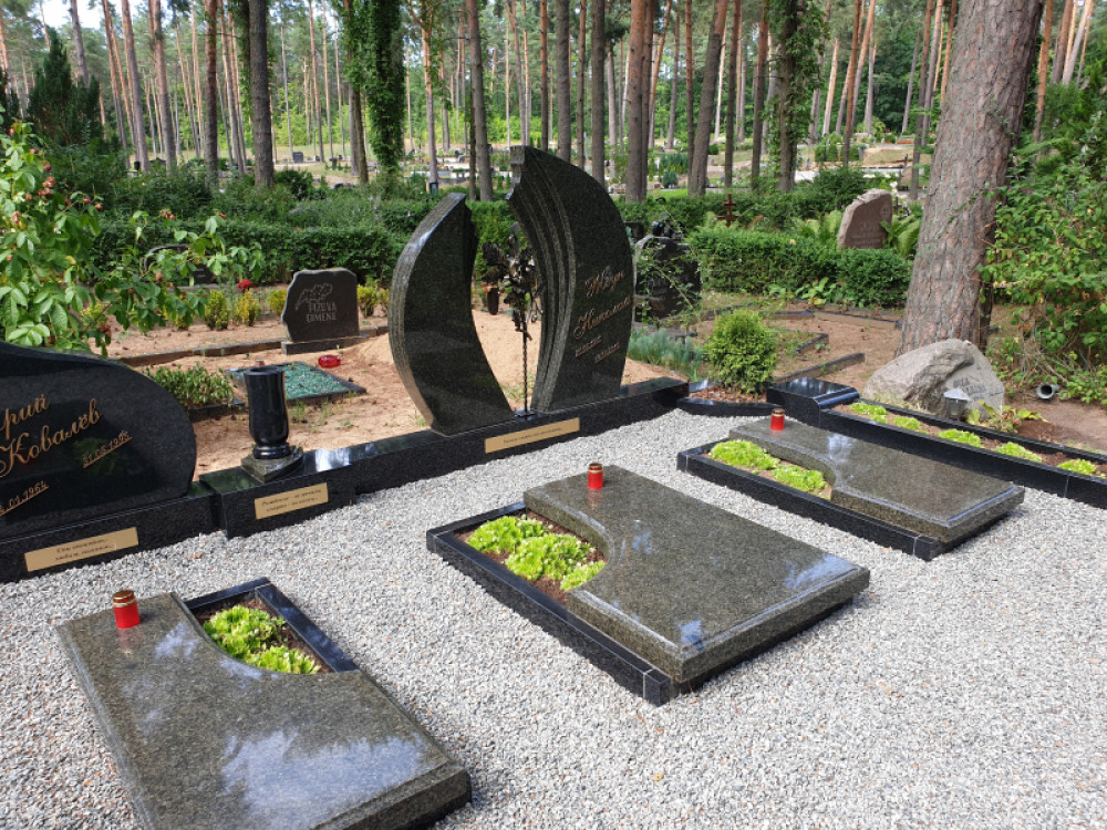 Granite gravestone with an open corner, in 13 granite types